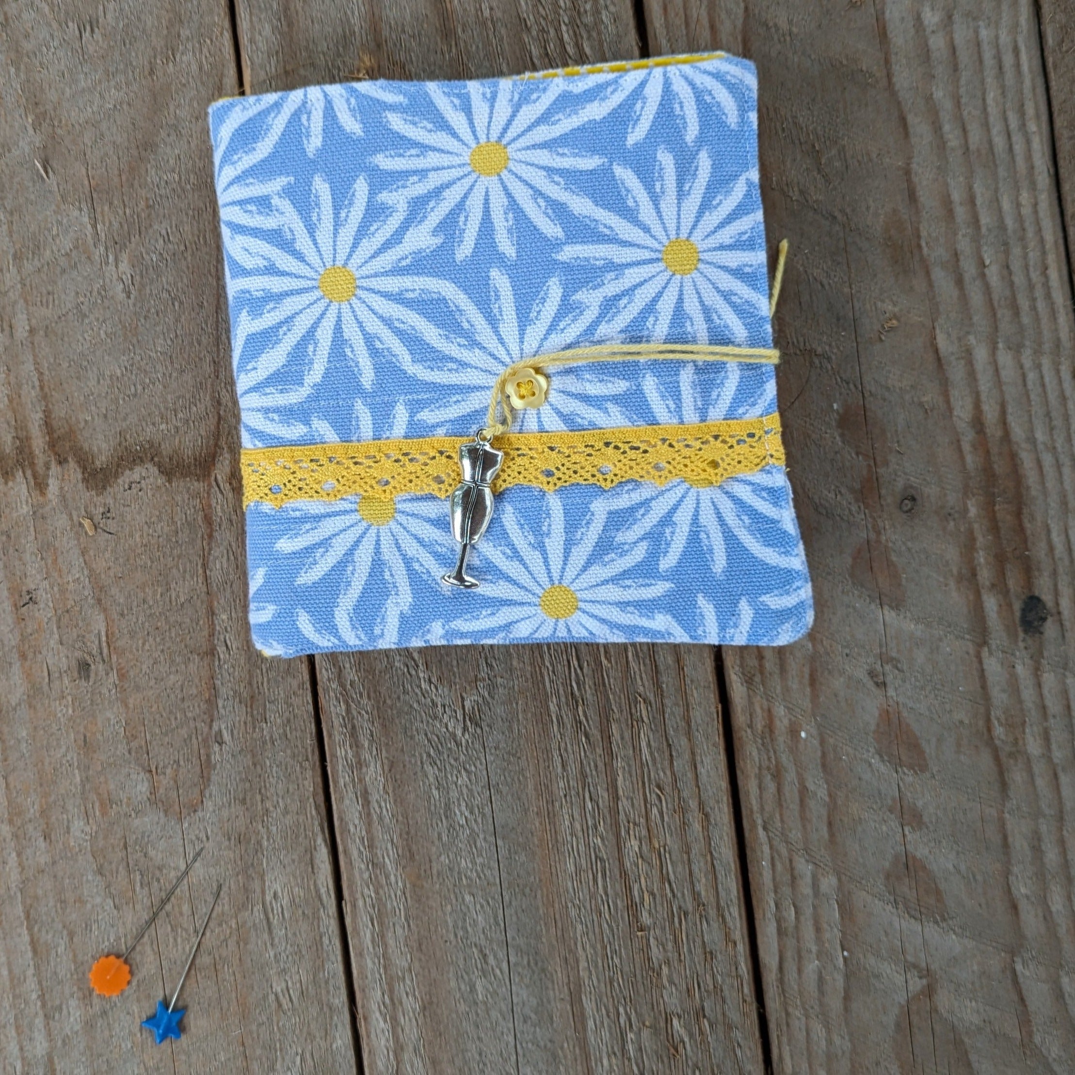 Needle book - Yellow Daisies – A Bee In the Garden